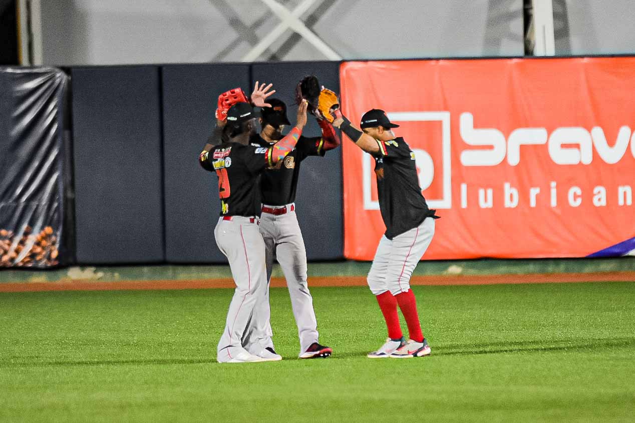 CARDENALES SUMA DOS LANZADORES - Cardenales de Lara B.B.C