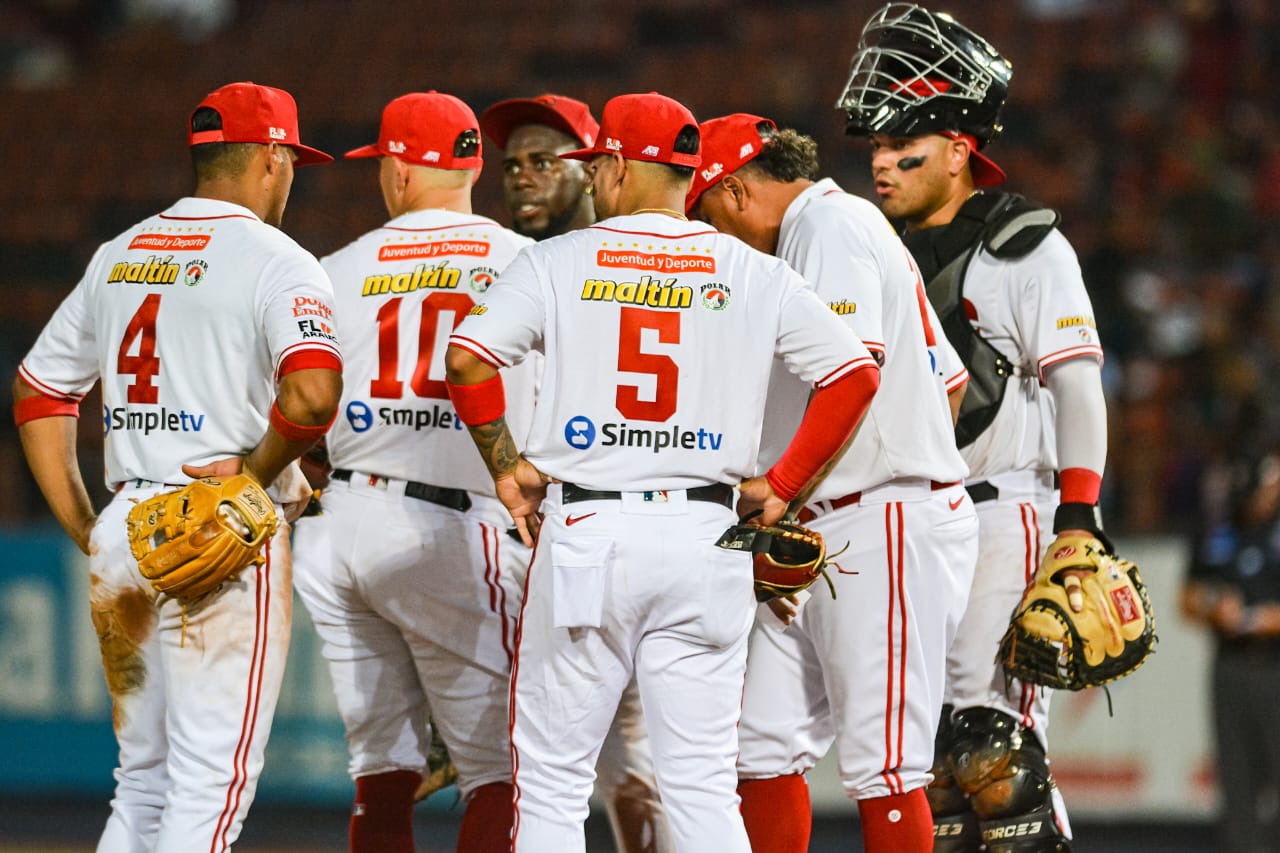 CARDENALES CAE ANTE NAVEGANTES - Cardenales de Lara B.B.C