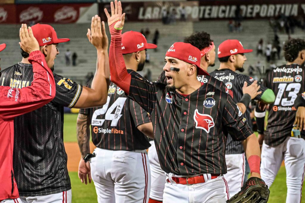 CARDENALES CONSIGUE VICTORIA EN CASA - Cardenales de Lara B.B.C